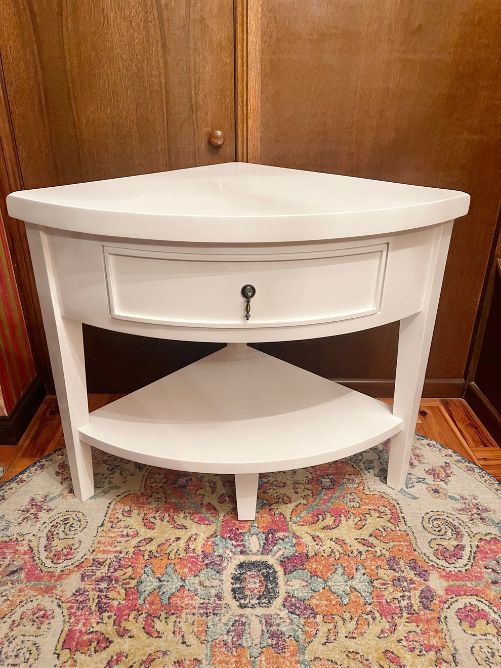 Refinished white side table – Refinishedwithlove